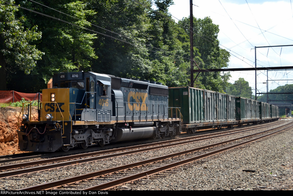 CSX SD40-3 4016 leads Q706-10